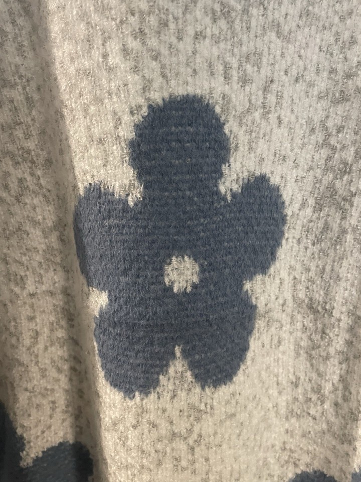 MADE IN ITALY 18/22 Beautiful White Pattern Knit Long Sleeve 24” Acr 29 ...