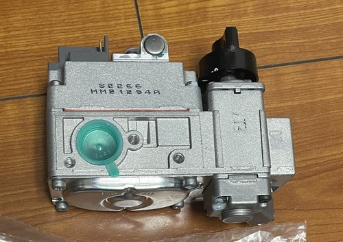 Robertshaw Universal Millivolt Gas Valve 710-502 70,000 BTU New in box ...