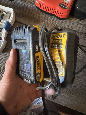 20V DEWALT 20 Volt MAX Lithium-Ion OEM Battery and Charger DCB207 ...