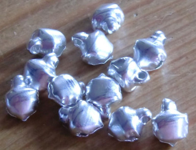 12 Mini-GLOCKEN, ca. 8 x 6 mm, Deko in Miniatur, 1:12 Weihnachten ...