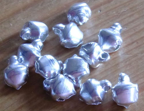 12 Mini-GLOCKEN, ca. 8 x 6 mm, Deko in Miniatur, 1:12 Weihnachten ...