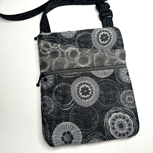 New MARUCA Designs Colorado Fabric Hot Pockets Crossbody Bag Purse Gray ...