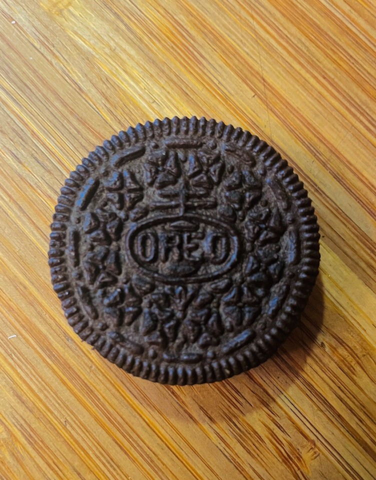 OREO-factory-DEFECT Cookie One Side BACKWARDS PEANUT BUTTER 🥜 WOW KRAZY ...