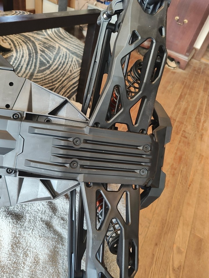 NEW TRAXXAS X-MAXX 8S MONSTER TRUCK ROLLER SLIDER CHASSIS BELTED 77096 ...