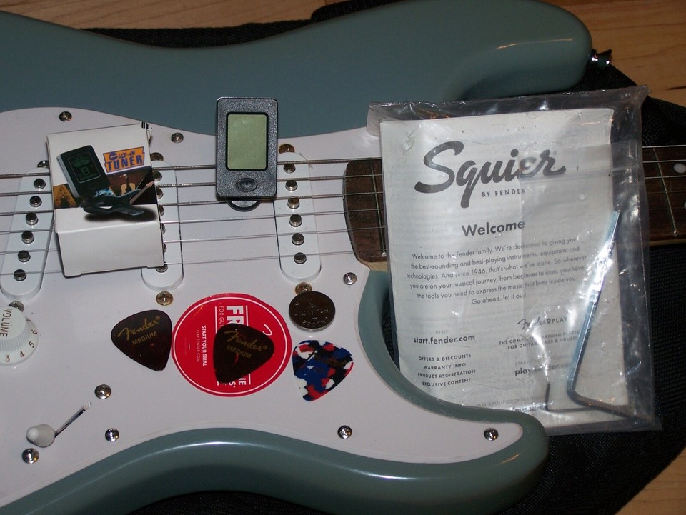 NEW FENDER SQUIER BULLET HT STRATOCASTER BEGINNERS KIT | eBay