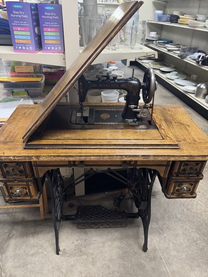 1900's Antique Minnesota Treadle Sewing Machine with 5 Drawer Cabinet ...