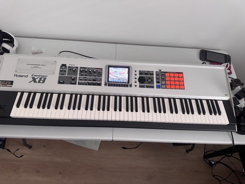 Roland Fantom-X8 Audio Track 88-Key Synthesizer Electronic Keyboard ...
