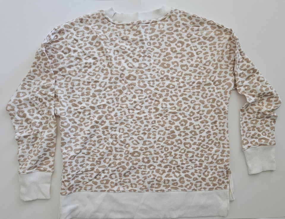 (NEW) Time & Tru Women Leopard Print Crewneck Sweatshirt w/ Hi-Low Hem ...