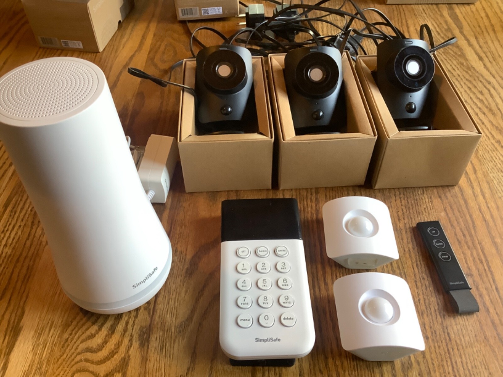 Pre-owned Simplisafe Wireless Home Security System with 3 indoor ...