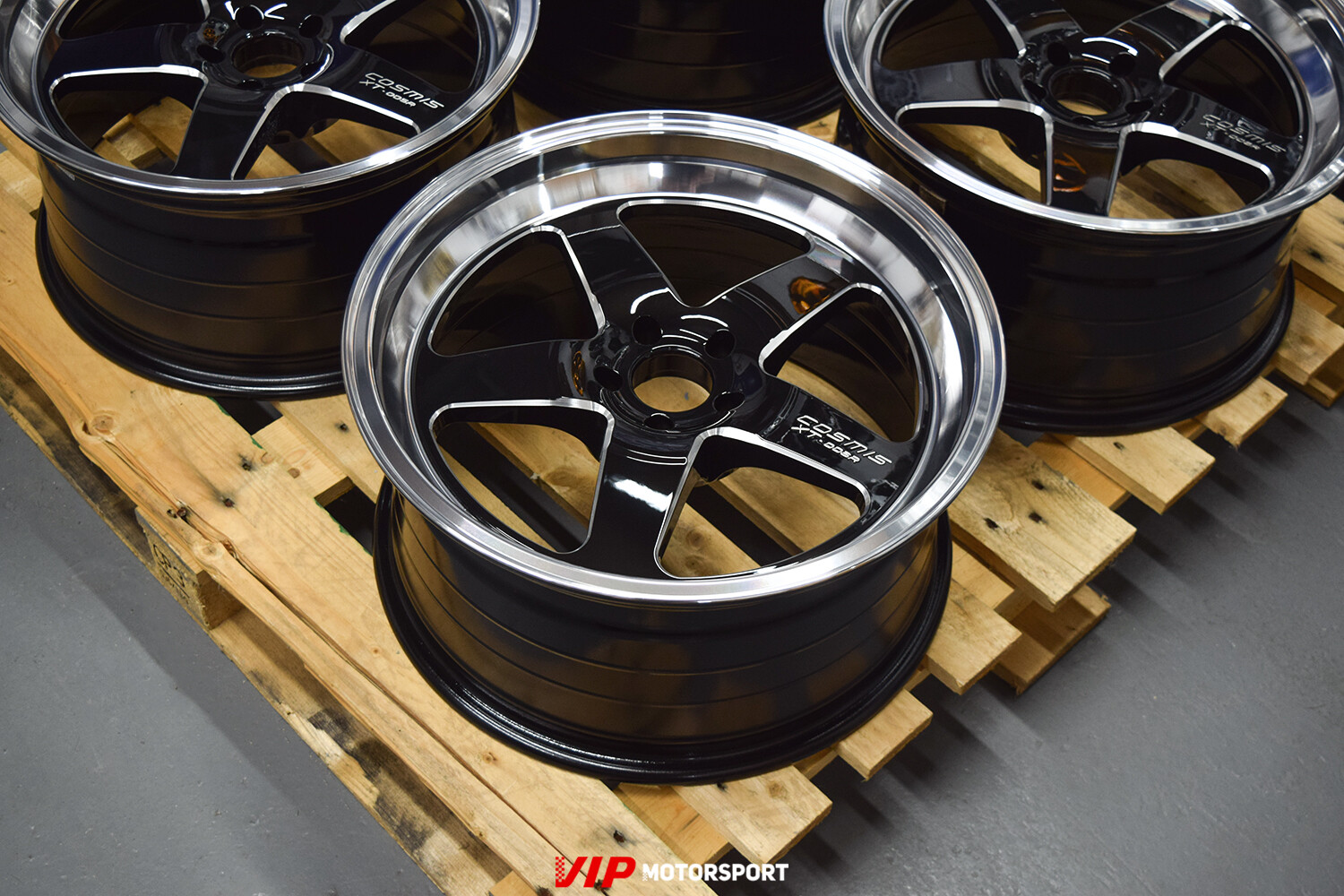 Cosmis Racing XT-005R Black w/Machined Lip & Spokes 18x9" ET25 5x100 ...