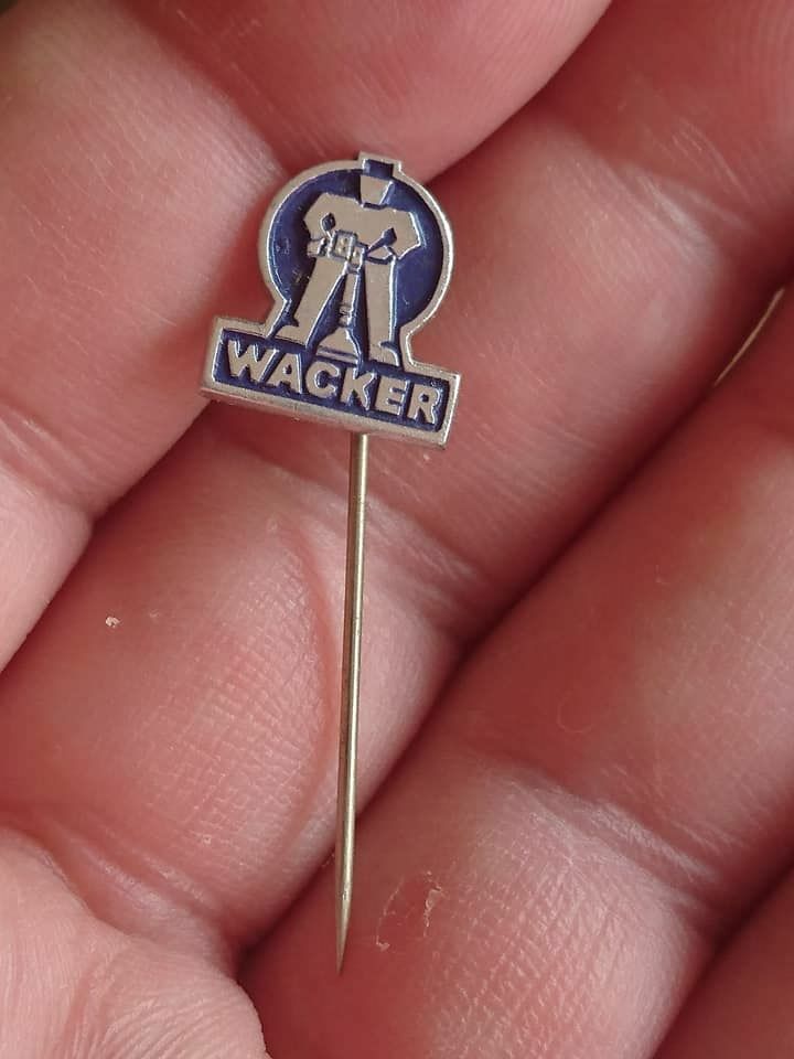 🔴WACKER - Vintage WACKER DRILLING EQUIPMENT logo pin badge 🔴 | eBay