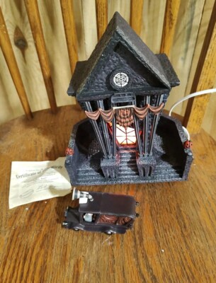 2005 Hawthorne Disney Village Nightmare Before Christmas Town Hall w ...