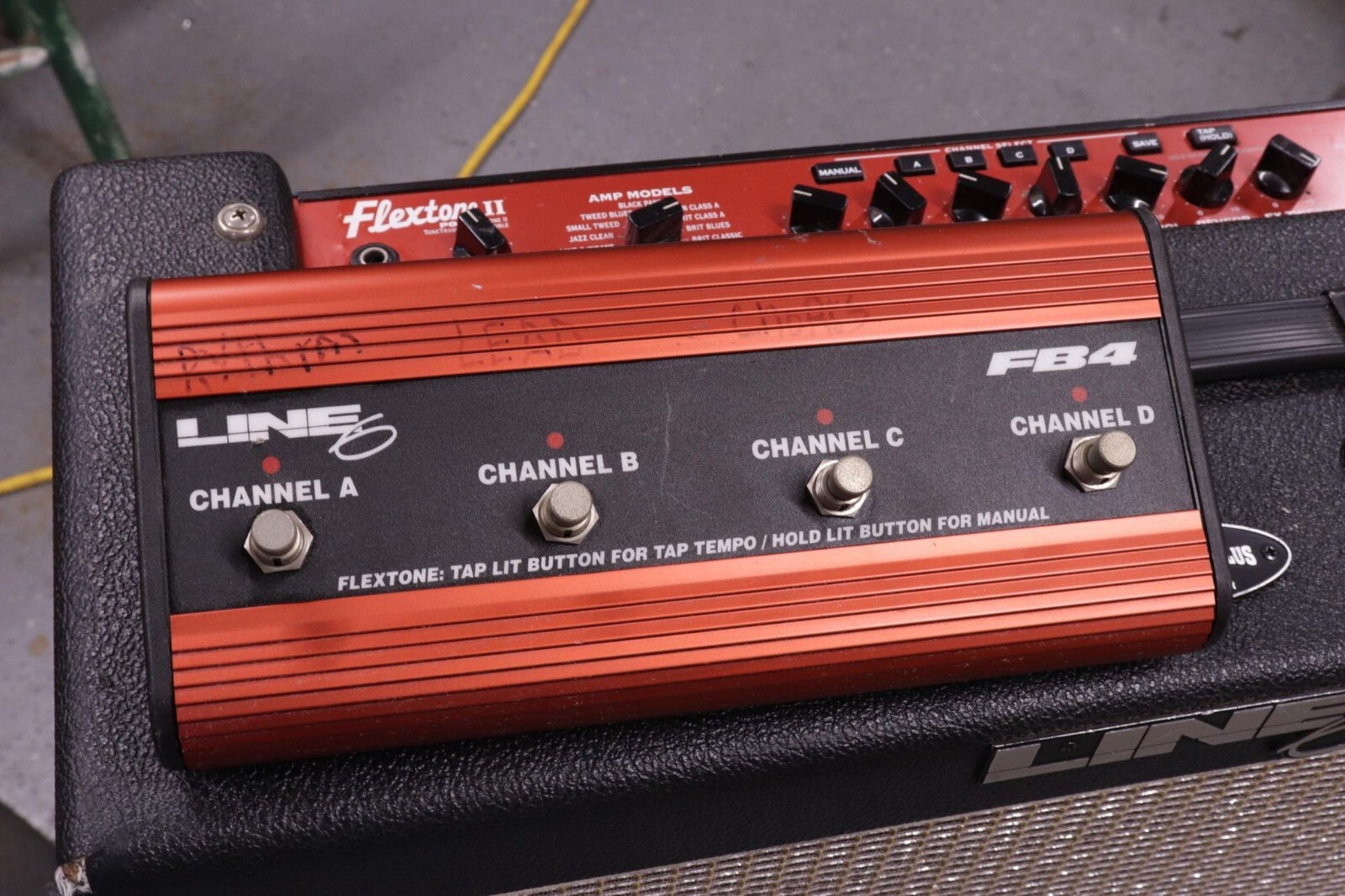 Line 6 Flextone II 60-Watt 1x12" + 1x12" extension cab and FB4 channel ...