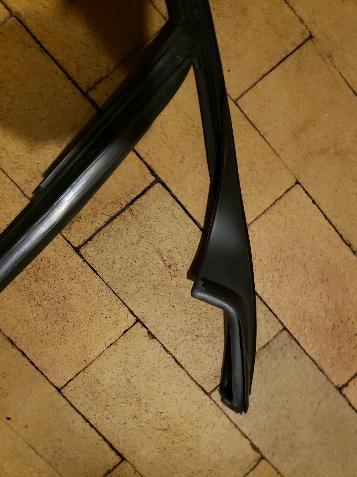 Mercedes ML350 Run Channel / Front left window seal 1667251700 2012-18 ...