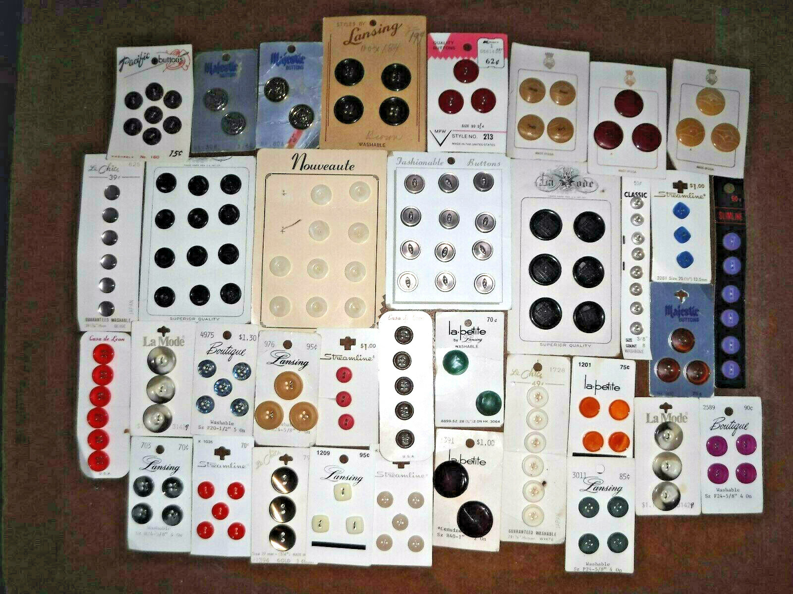 Vintage Lot of 35 Carded New Sewing Buttons,164 Buttons, Crafts Sewing ...