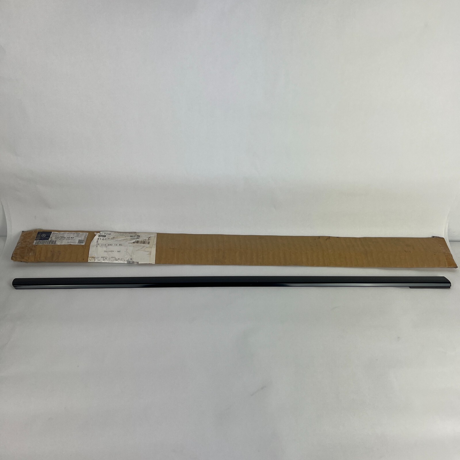 OEM 2001 - 2006 Mercedes W203 C230 C280 Front Right Door Window Molding ...