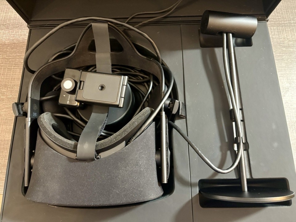 Oculus Rift CV1 VR Virtual Reality Headset System - Black No Wireless ...