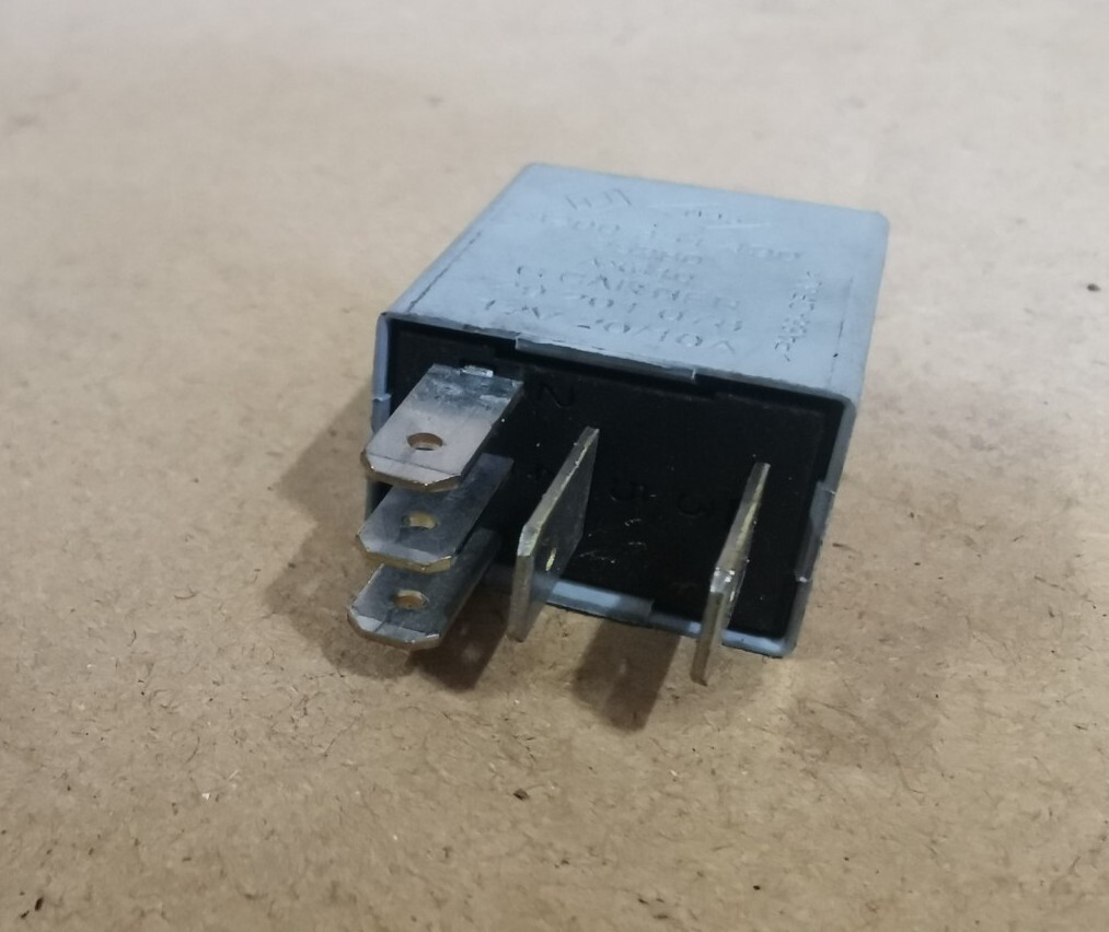 Relais Dacia Renault Nissan Cartier 8200351490 12V-20/10A 8200337663 ...