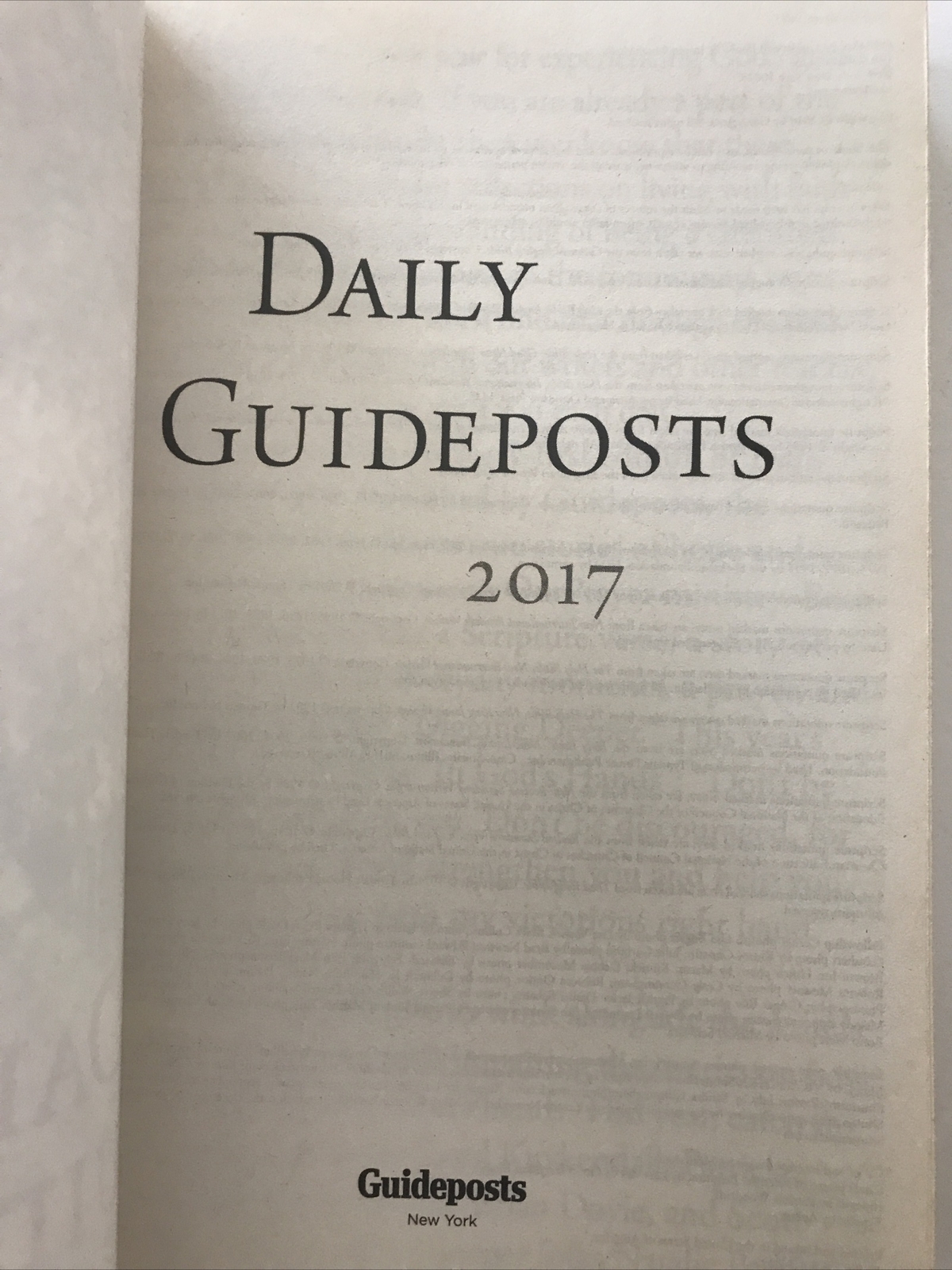 Daily Guideposts 2017: A Spirit-Lifting Devotional by Guideposts ...