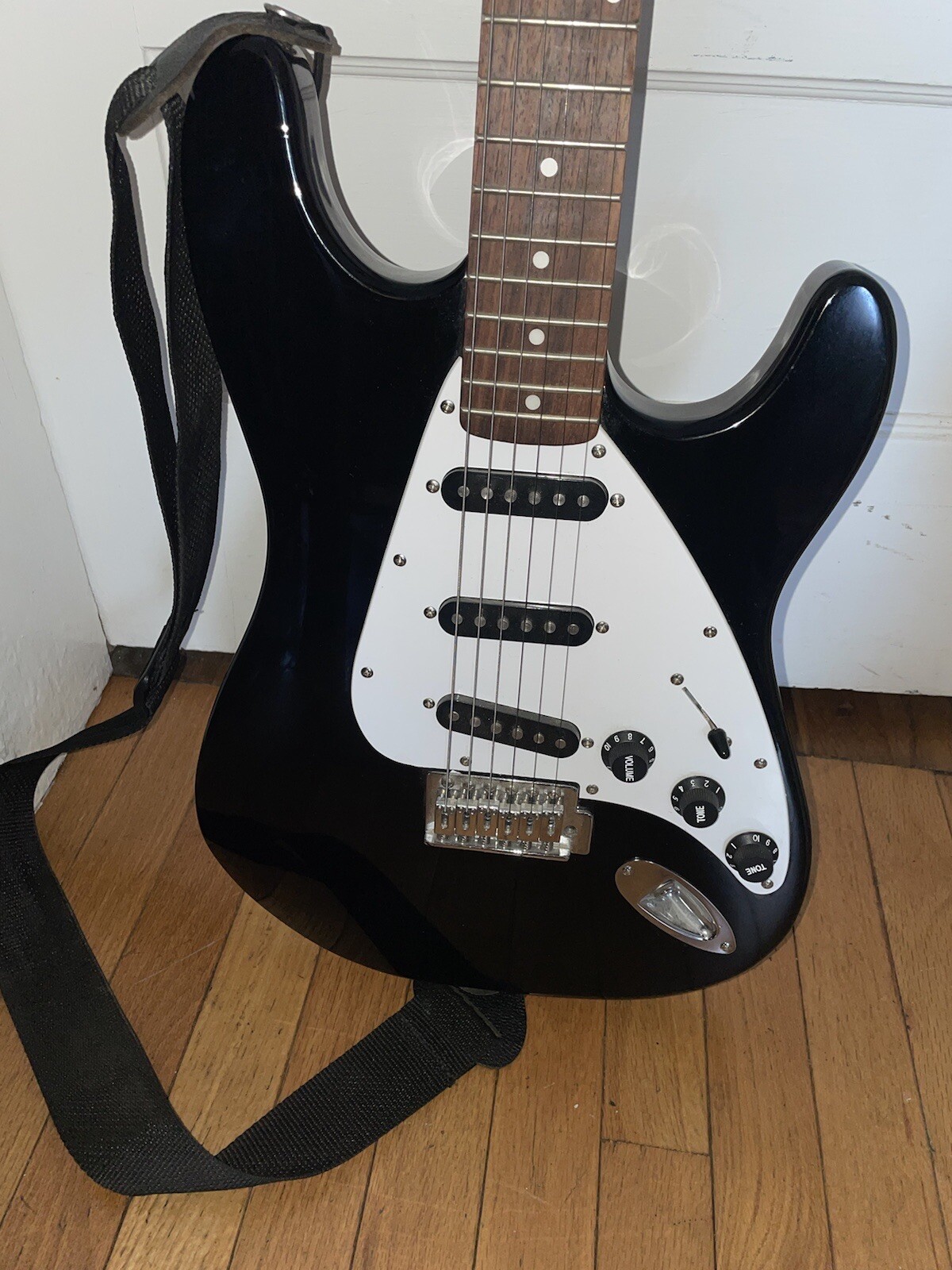 First Act ME301 Double Cutaway Six-String Right-Handed Electric Guitar ...