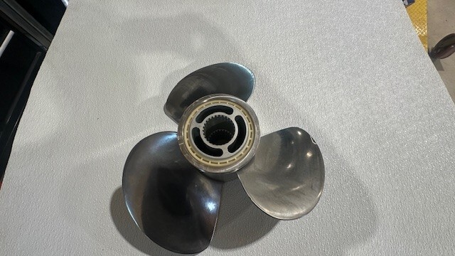 Volvo Penta New Propeller F4 Front SS 3-Blade LH Duoprop Straight ...