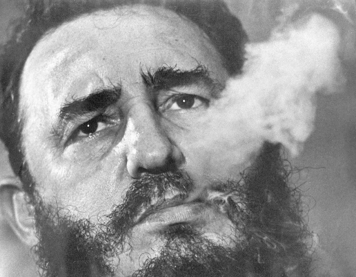 Fidel Castro Cigar Wallpaper Fidel Castro Smoking Cigar Hi Res Stock