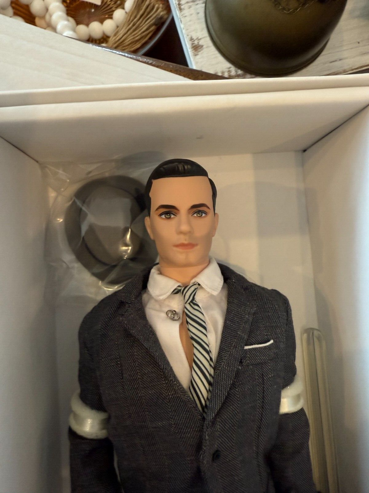 Barbie - Don Draper {Mad Men) R4536 - 2010 | eBay