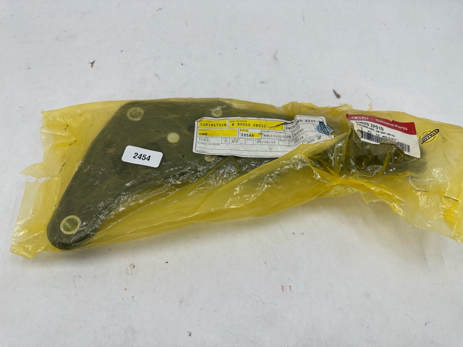 2011-2013 KIA SORENTO INNER LEFT REAR SEAT RECLINER BRACKET MOUNT 89620 ...