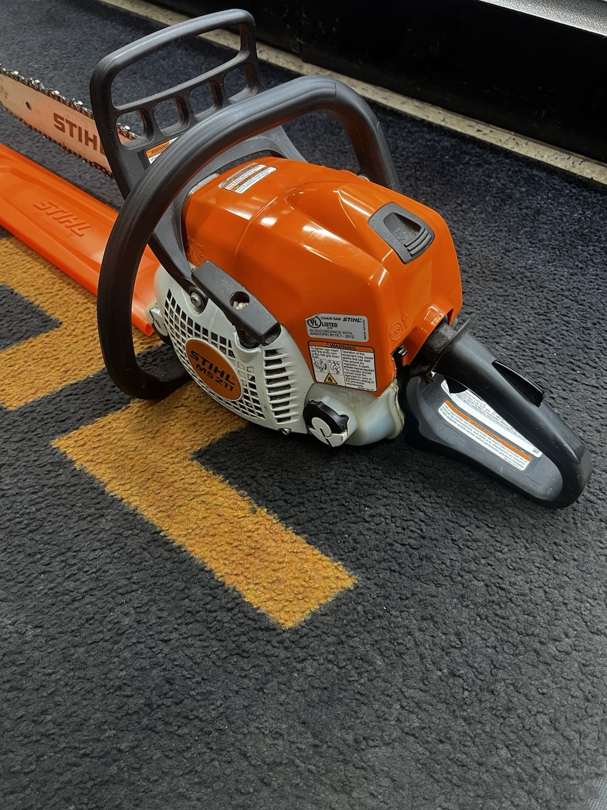 STIHL MS211 Gas-Powered 18'' Chainsaw / Great Condition! Ready to work ...