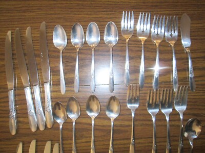 Oneida 1940s " Fantasy" Pattern Tudor Silverware 44 pc. Read for ...