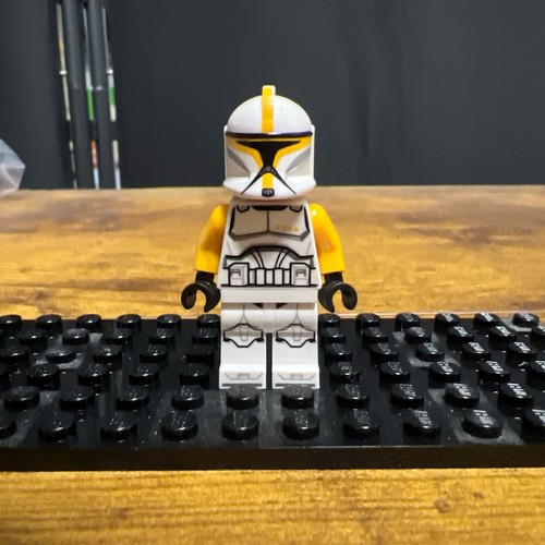 Lego Star Wars Phase 1 Clone Commander Minifigure sw1146 Yellow | eBay