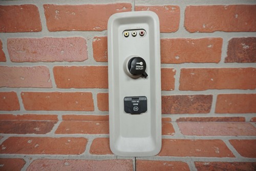 2008 DODGE GRAND CARAVAN POWER OUTLET INVERTER 115V 150W AUX INPUT W ...