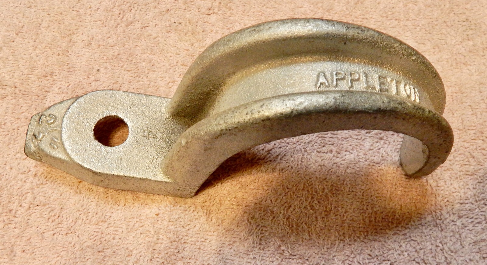Appleton One Hole Conduit Clamp 2-1/2" CL-250M Electric Malleable Iron ...