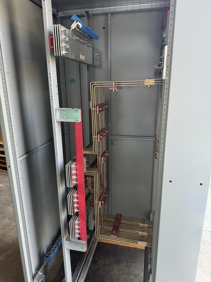 EATON 4000 Amp Main Breaker Switchboard LISG 4 Section Indoor Arc Flash ...
