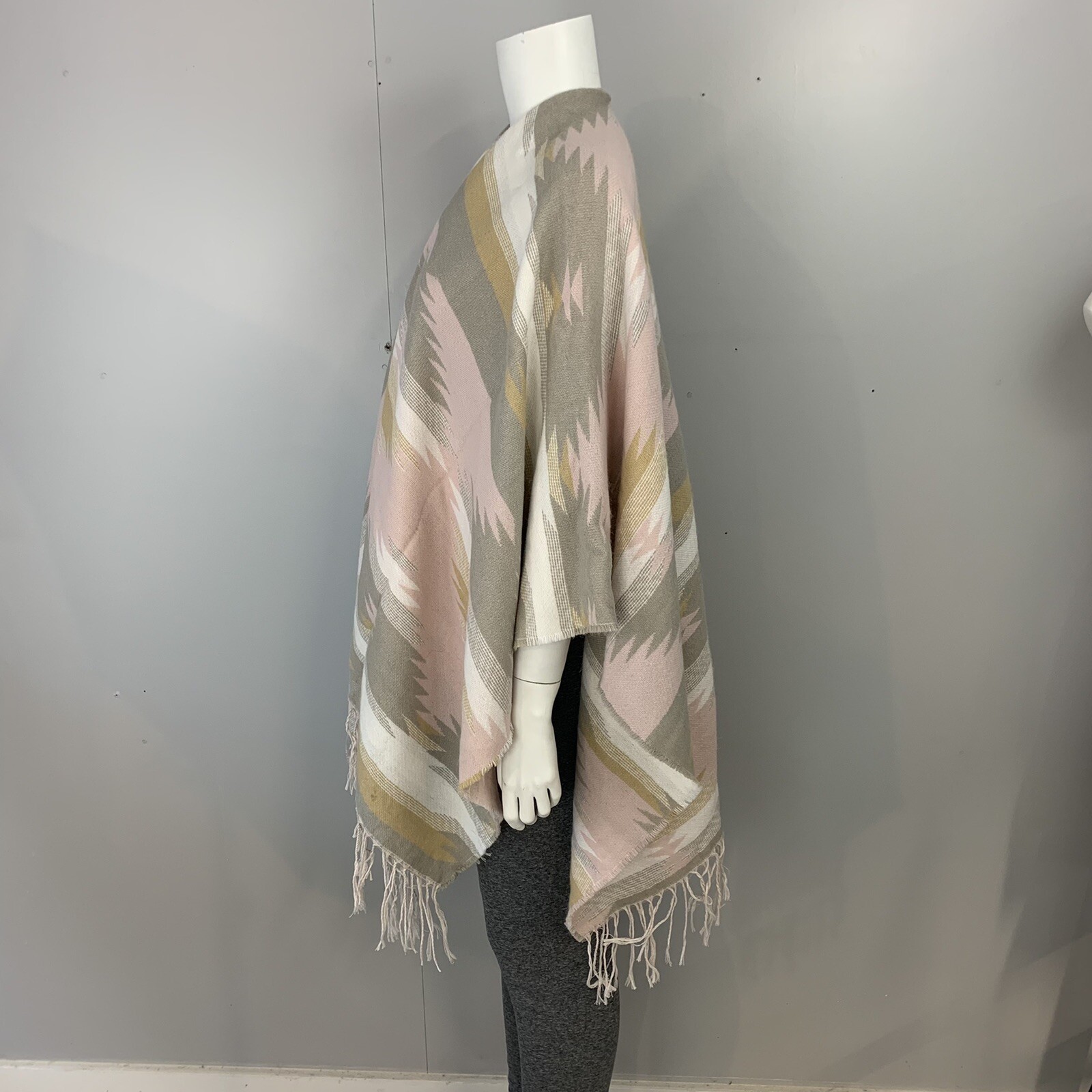 Miniso Southwestern Boho Shawl Fringe Wrap Pink Spli… - Gem