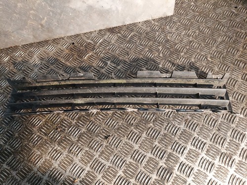 Cache grille pare choc avant - RENAULT MEGANE II (2) De 09-2002 à 12 ...