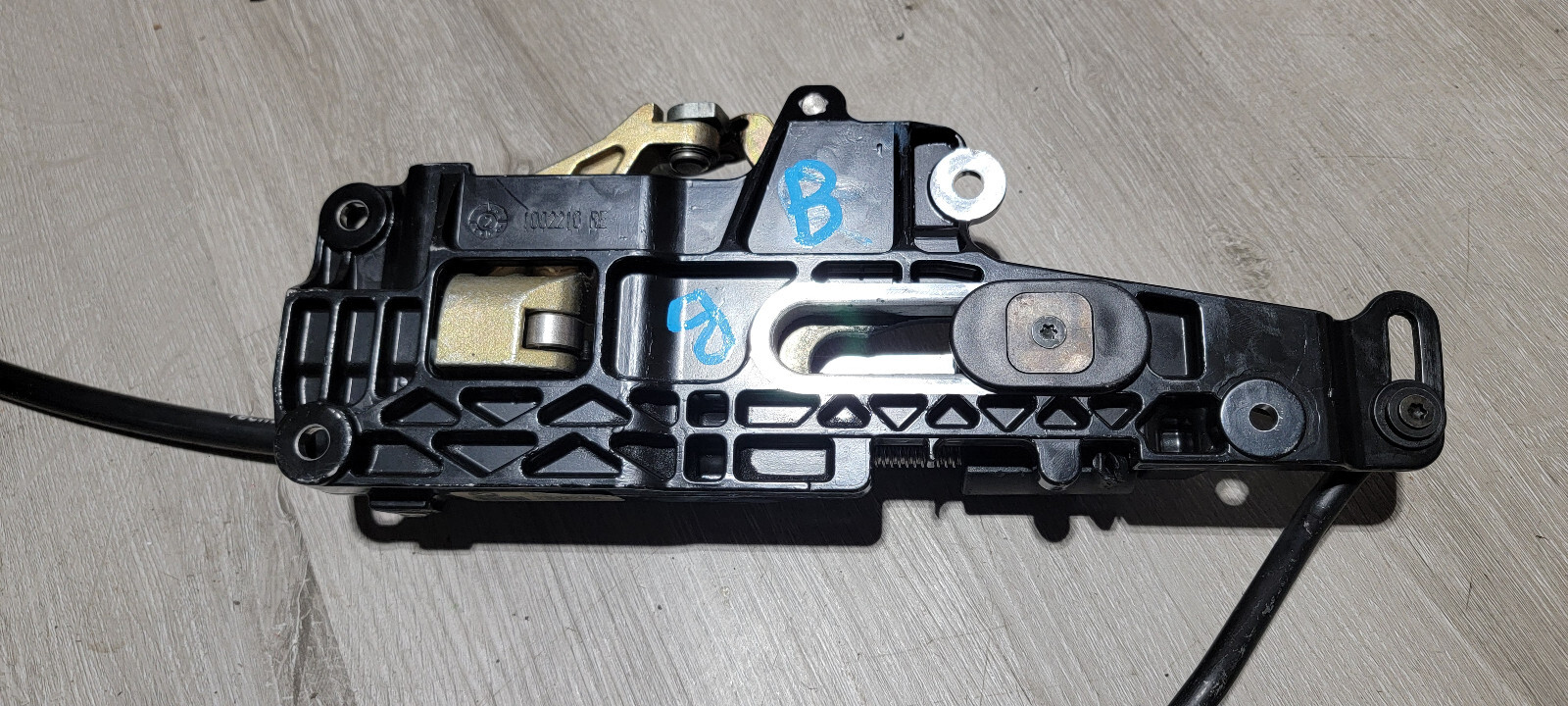 2001-2006 BMW E46 CONVERTIBLE SOFT TOP LOCKING LATCH - NO CRACKS ...