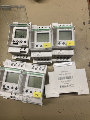 Schneider CCT15223 Interrupteur Horaire Journalier | eBay