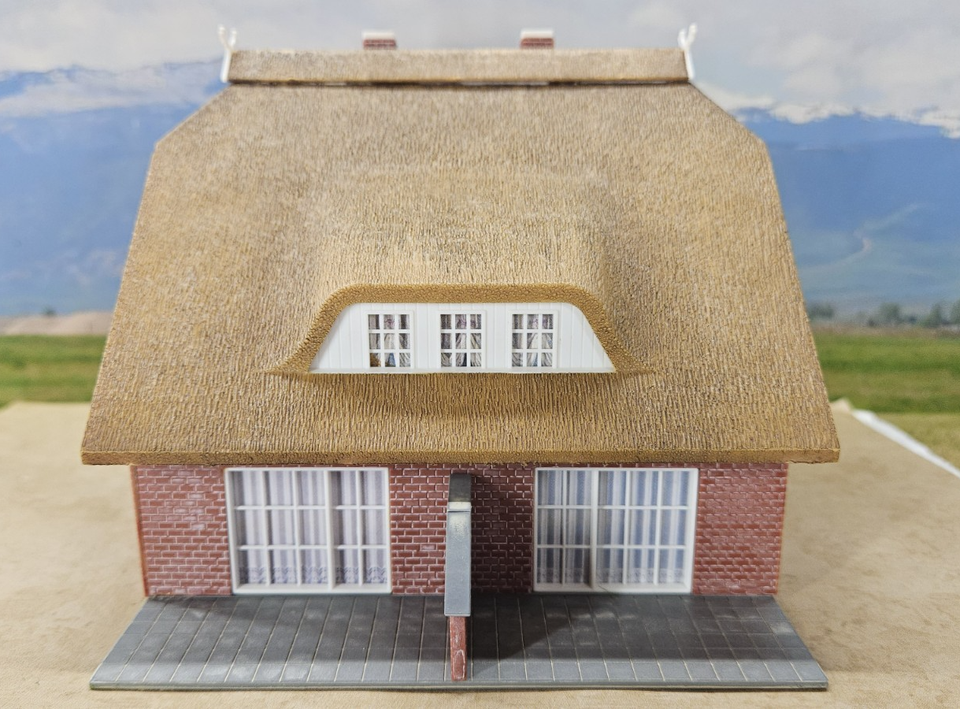 Faller HO Scale BUILT Model - #130250 Dwelling House with Reeds Thatch ...