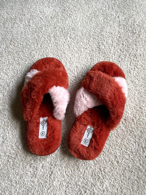 FIVE BELOW Slippers (women's size 6, red and pink) | eBay