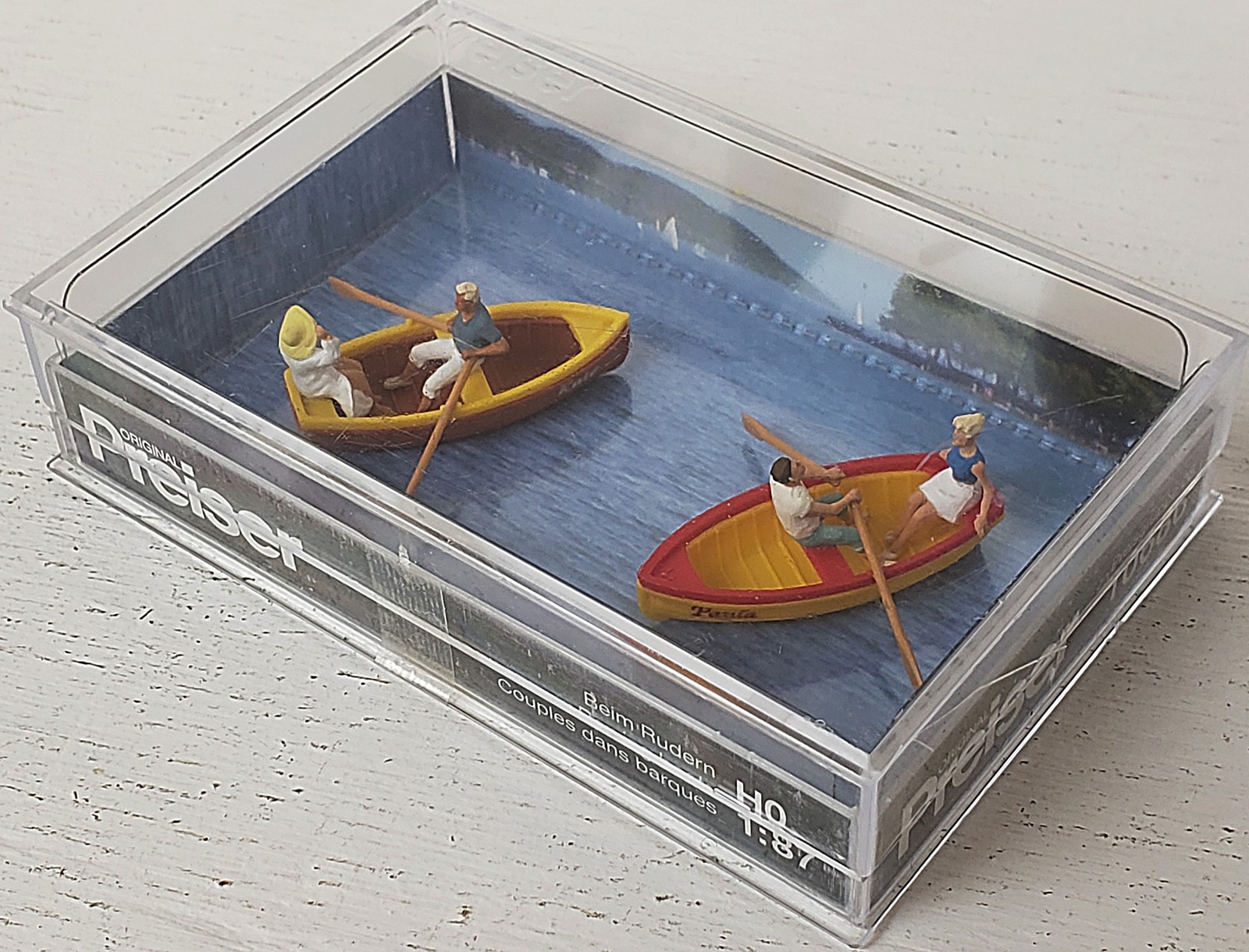 PREISER NEW #10686 HO 1/87 Scale Set of 2 Couples in Rowing Boats | eBay
