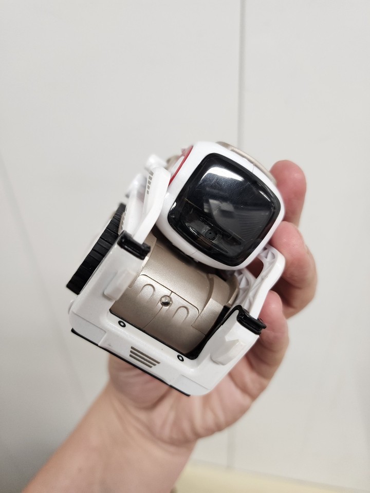 Anki Cozmo Robot with Original Box, Charger, 3 Power Cubes, Tested | eBay