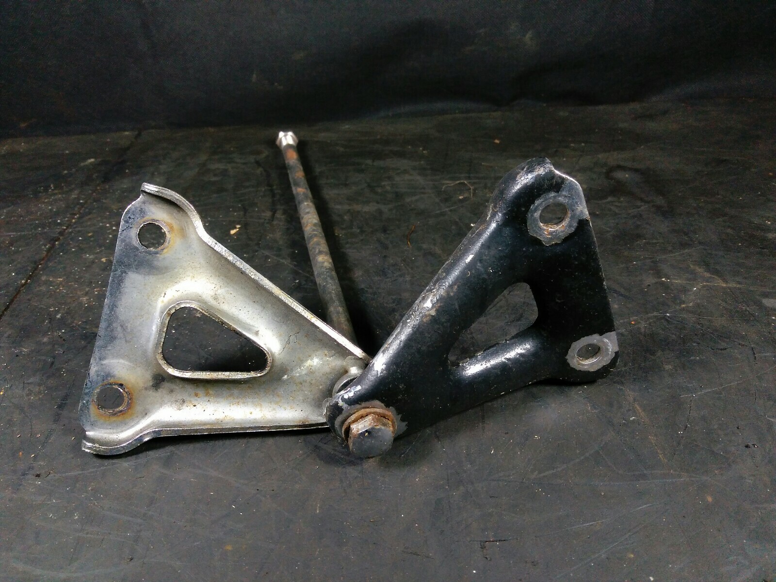 1976 Honda Goldwing GL1000 engine motor mounts bracket hanger bolt 76 ...