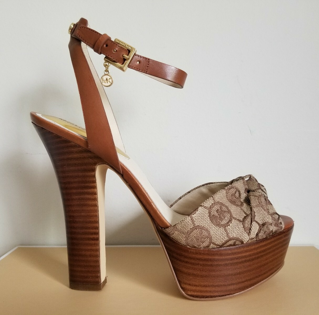 Michael KORS BENJI MK CANVAS GOLD LOGO CHARM SIGNATURE US 6.5 7.5 I ...