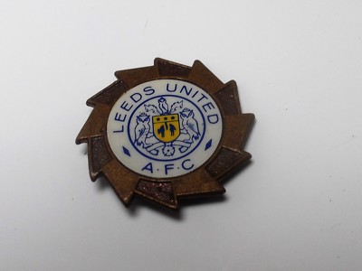 LEEDS UNITED FC - VINTAGE INSERT CREST BADGE | eBay UK