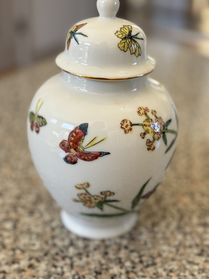 Vintage 6.5 inch tall Ginger Jar Gold Trim With Lid Butterflies Flowers ...