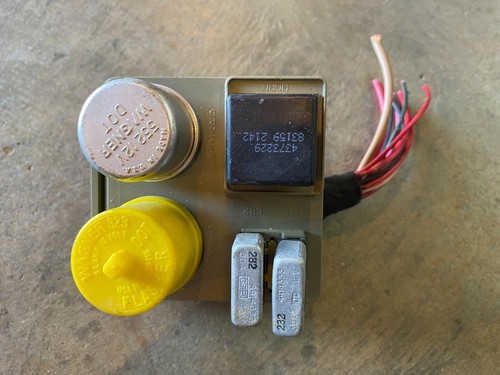 92 93 1992 CHRYSLER NEW YORKER DASH FUSE BOX RELAYS FLASHER HORN HAZARD ...