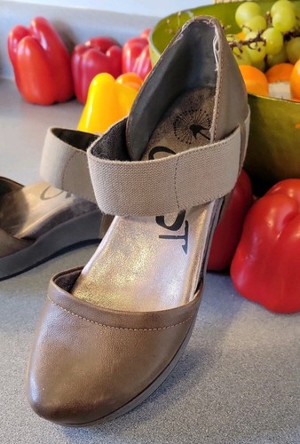 OTBT Migrant Platform Wedges Size 8.5 Mary Janes Leather Elastic Strap ...