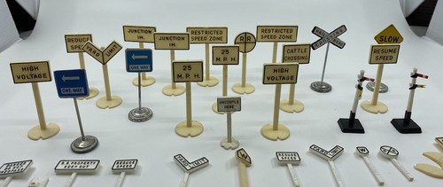 LIONEL MODEL TRAIN LOT 30 VINTAGE RR RAILROAD SIGNS PLASTIC ROAD/TRACK ...
