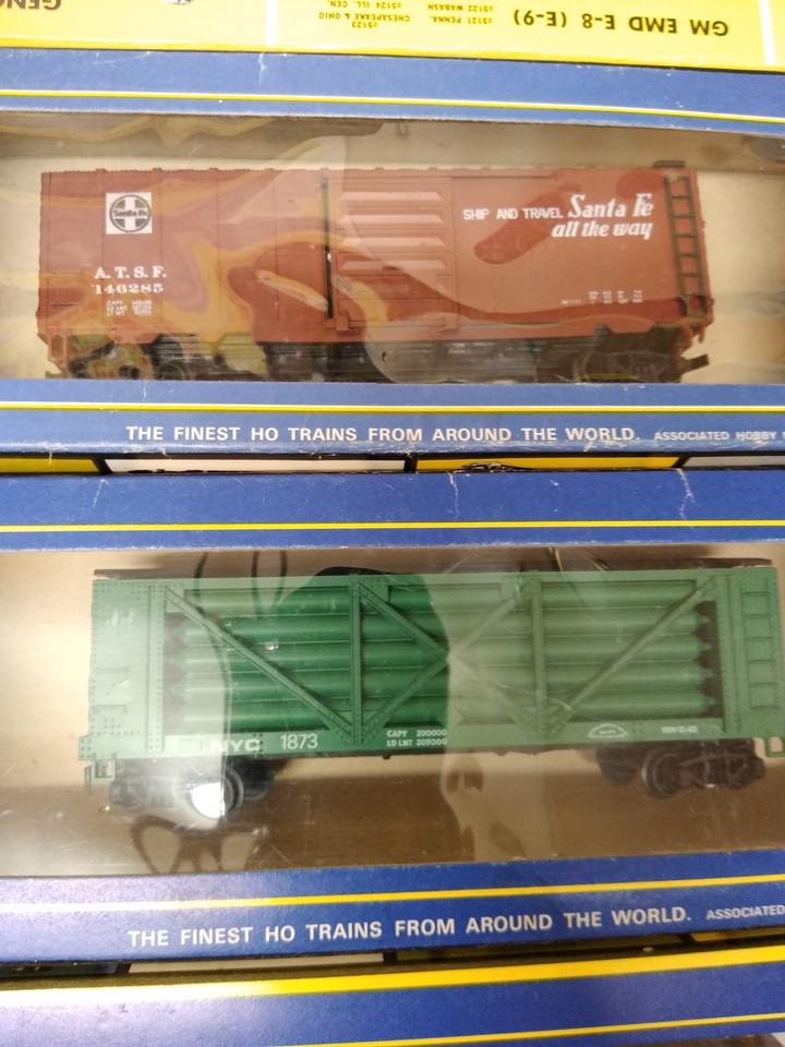 Vtg AHM HO Train Set Union Pacific Diesel Locomotive Cars Track ...